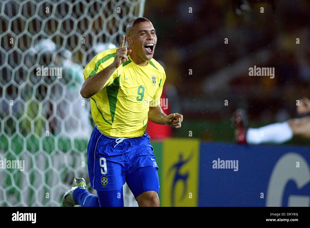 Ronaldo 2002 world cup hi-res stock photography and images - Alamy