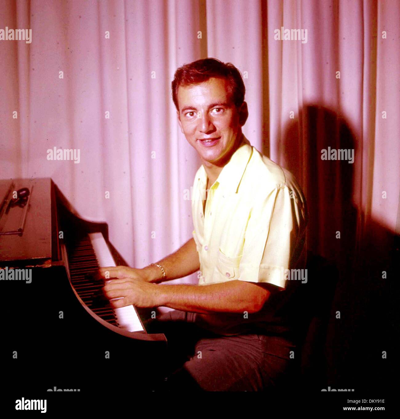 Mar. 28, 1961 - BOBBY DARIN.3/28/1961.#Z1640.Â©BERNARD/(Credit Image ...