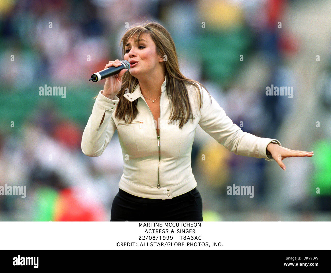 MARTINE MCCUTCHEON.ACTRESS & SINGER.22/08/1999.T8A3AC Stock Photo - Alamy