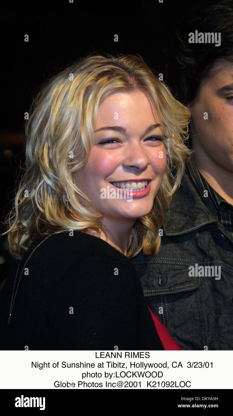 Leann rimes 2001 hi-res stock photography and images - Alamy