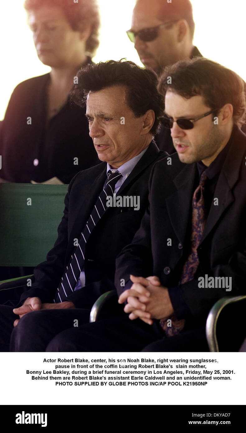 May 25, 2001 - Los Angeles, CA, USA - Actor Robert Blake, center, his ...