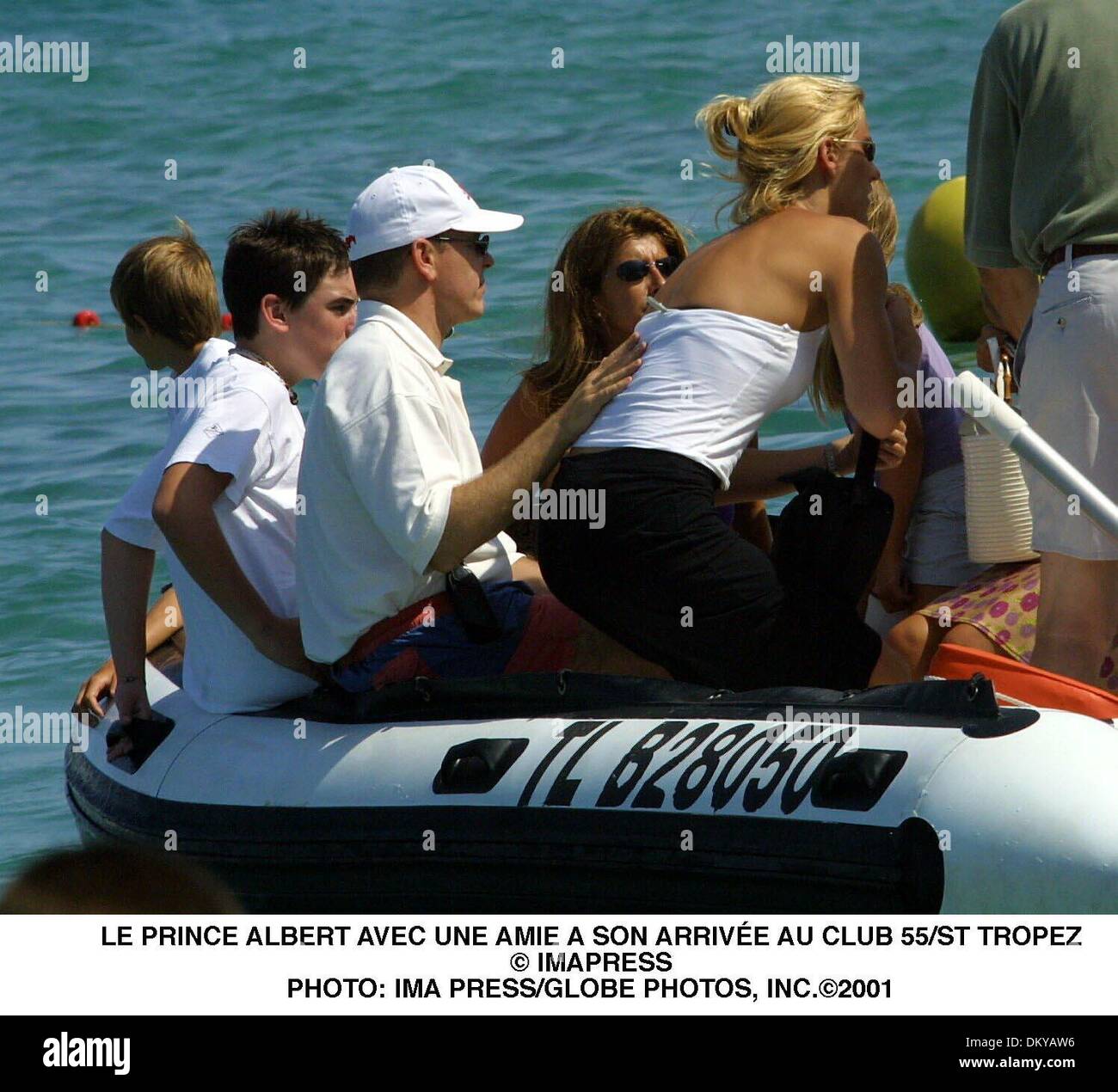 Aug. 16, 2001 - LE PRINCE ALBERT AVEC UNE AMIE A SON ARRIVÆ’E AU CLUB ...