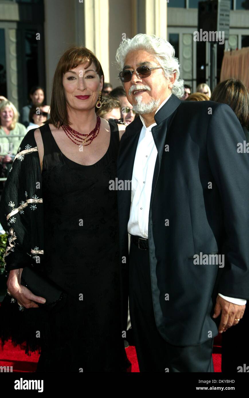 Mar. 10, 2002 - Los Angeles, USA - Anjelica Huston + Robert Graham ...