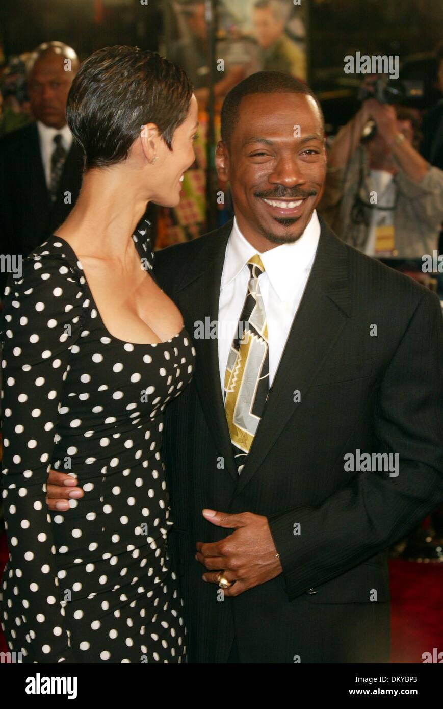 Mar. 11, 2002 - Los Angeles, USA - Eddie Murphy & wife Nicole.Premiere ...