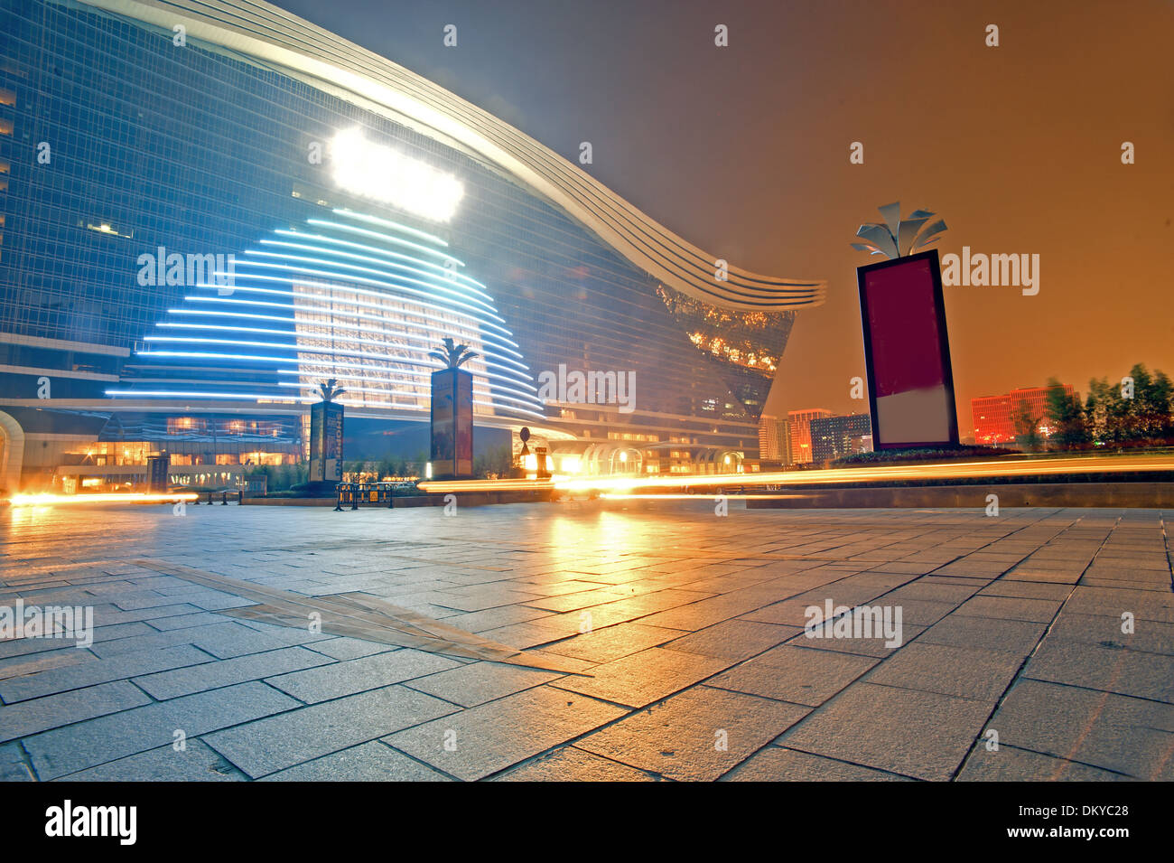 Global center hi-res stock photography and images - Alamy