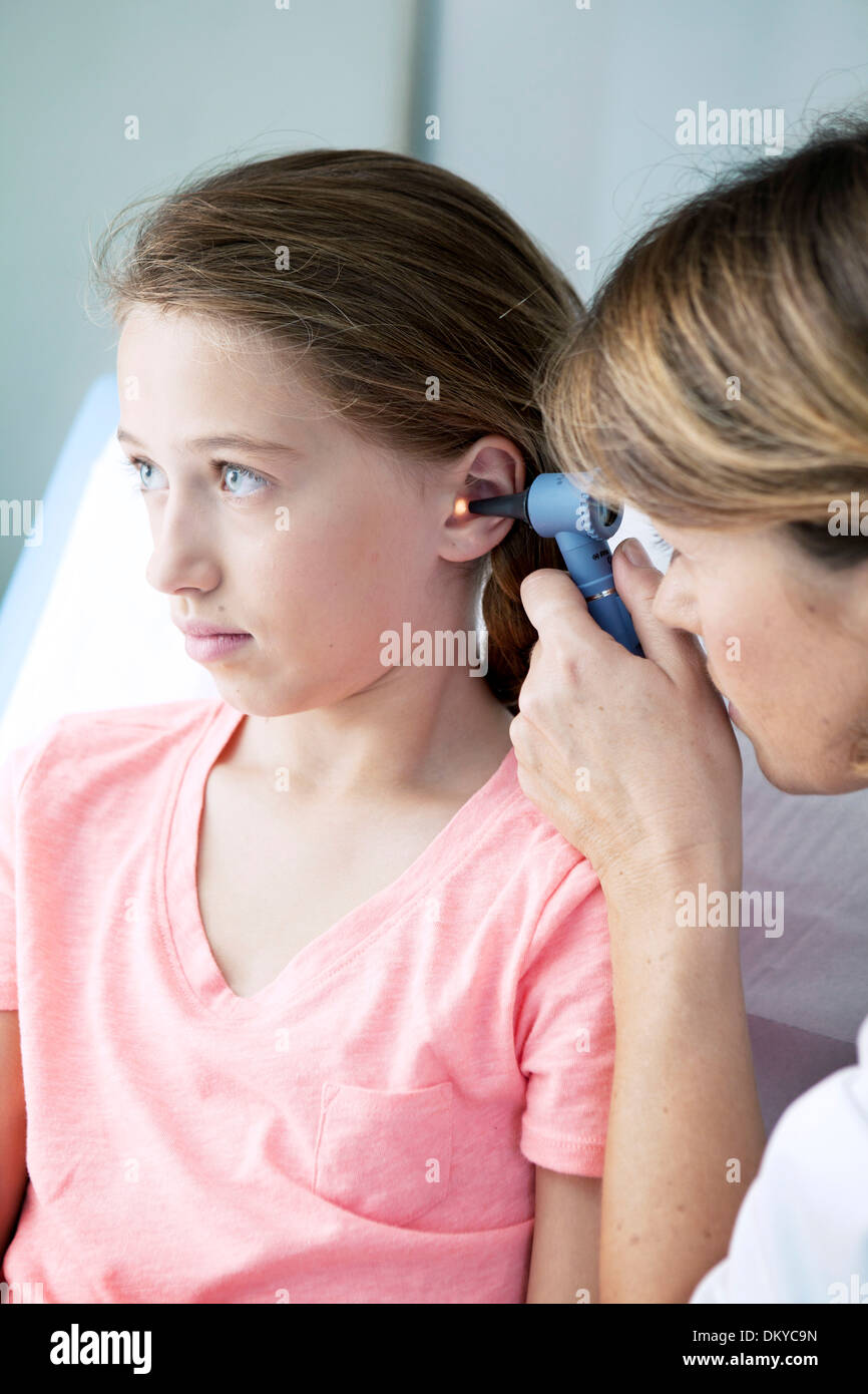 Child throat examination hi-res stock photography and images - Alamy