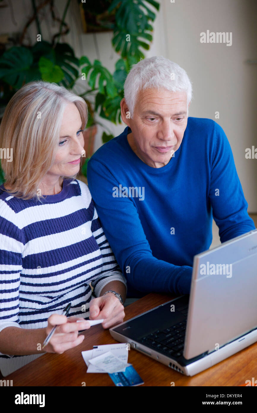 Couple paperwork hi-res stock photography and images - Alamy