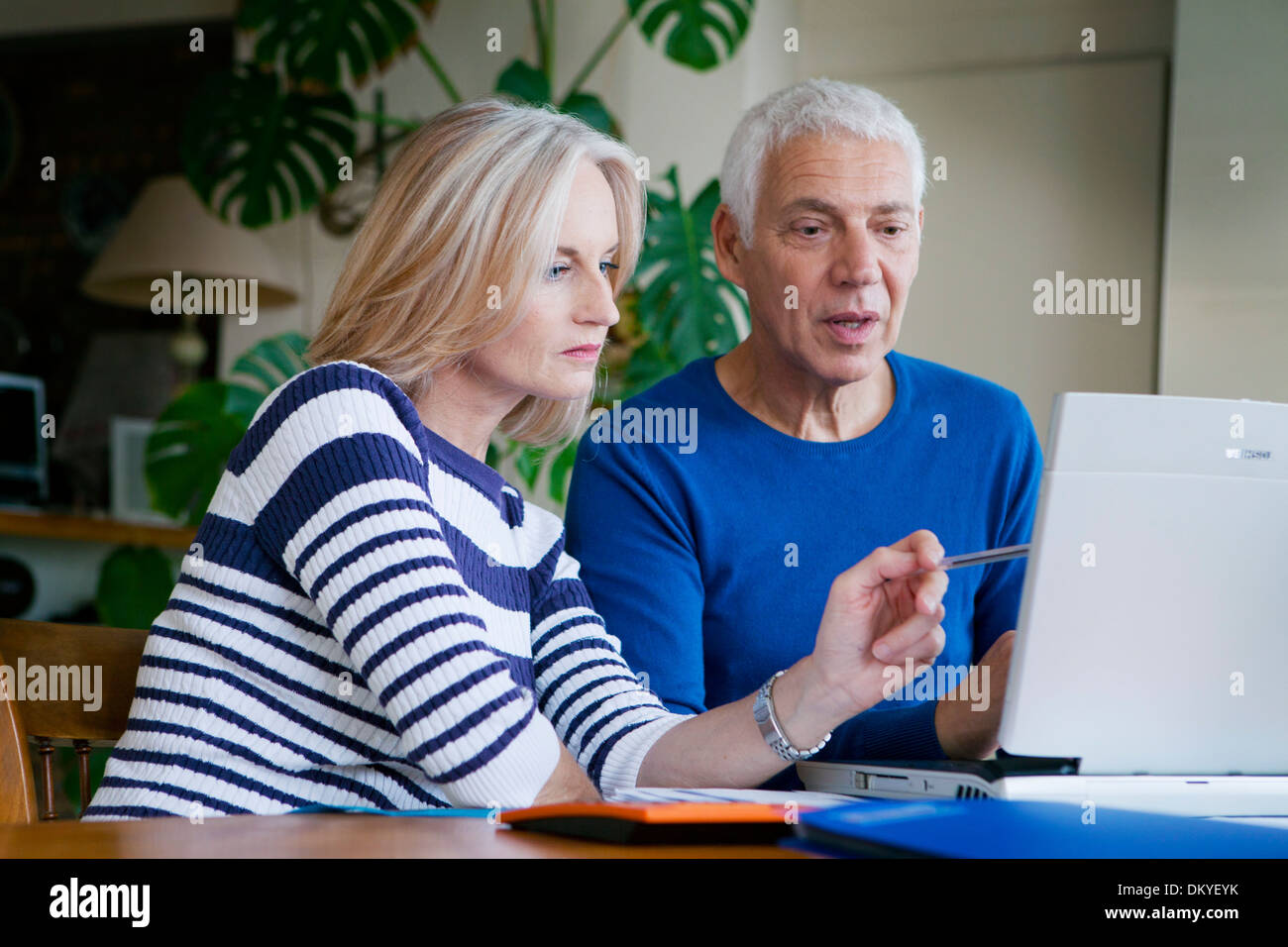 Couple paperwork hi-res stock photography and images - Alamy