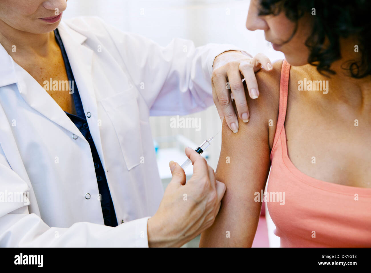 Woman vaccine hi-res stock photography and images - Alamy