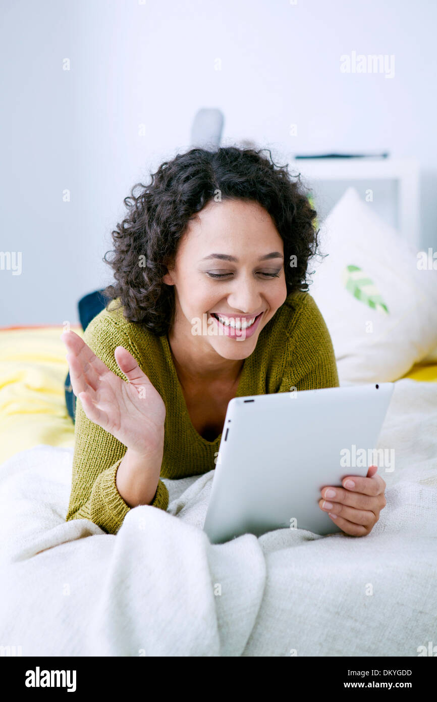 Science smile tablet woman hi-res stock photography and images - Alamy