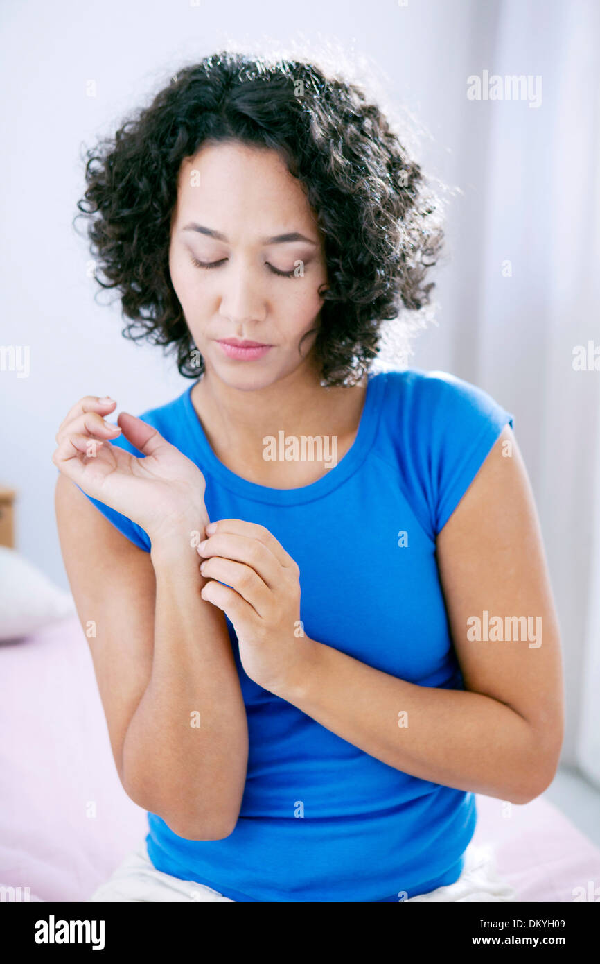 ITCHING IN A WOMAN Stock Photo - Alamy