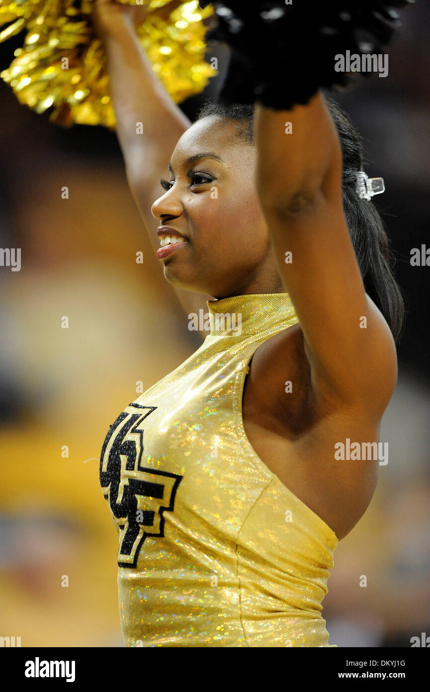 Ucf cheerleaders hi-res stock photography and images - Alamy