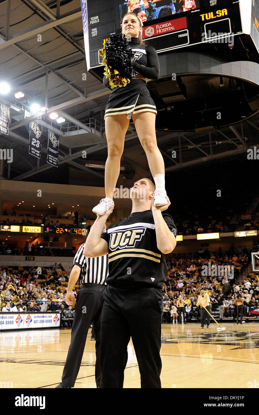 Ucf cheerleaders hi-res stock photography and images - Alamy