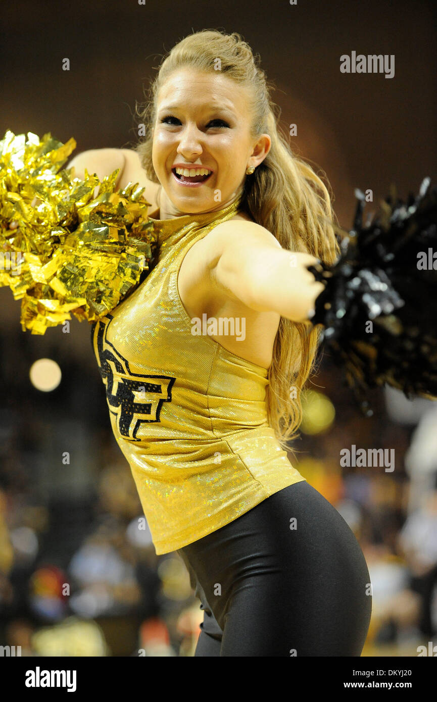 Ucf cheerleaders hi-res stock photography and images - Alamy
