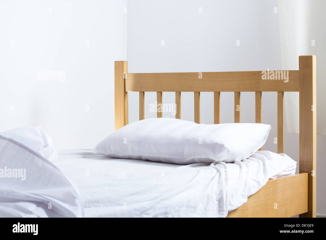 Empty single bed in the bedroom Stock Photo - Alamy