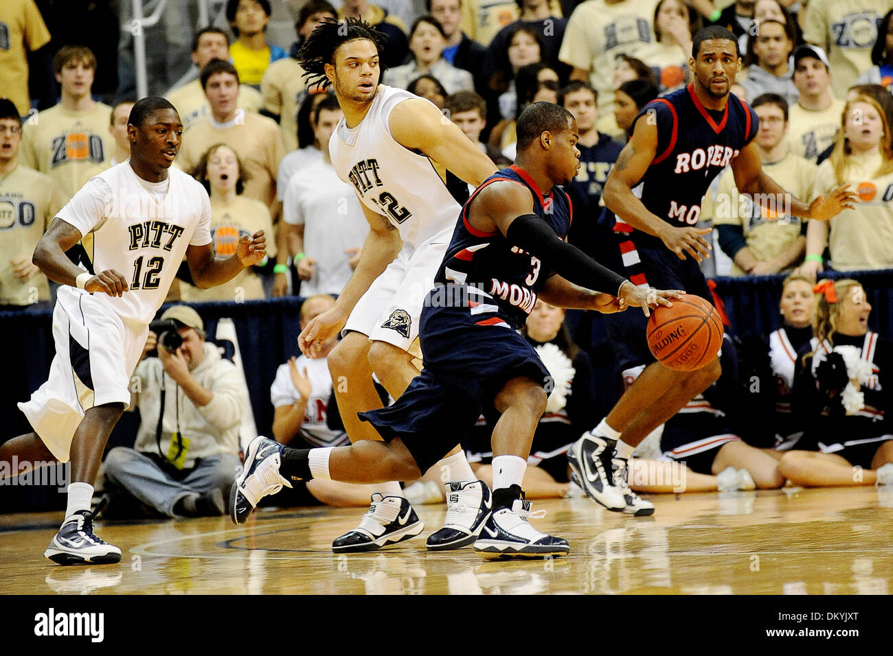 Robert morris university basketball hi-res stock photography and images ...