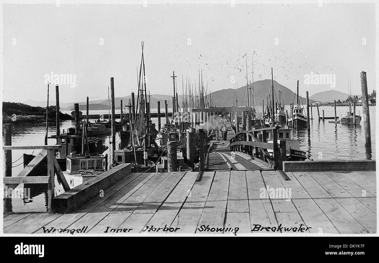 Port facilities visible hi-res stock photography and images - Alamy