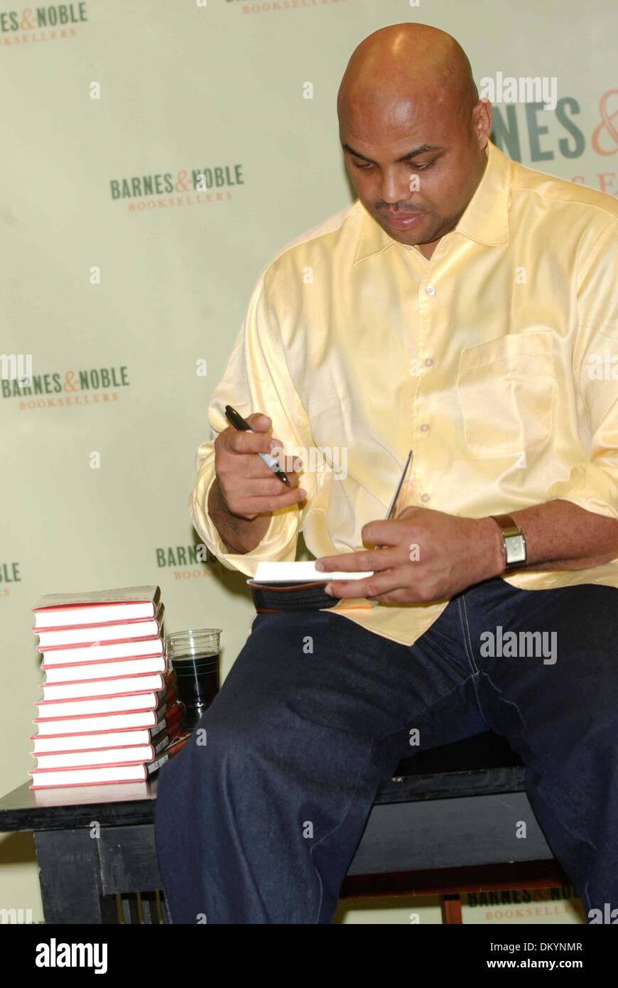 Charles barkley signs hi-res stock photography and images - Alamy