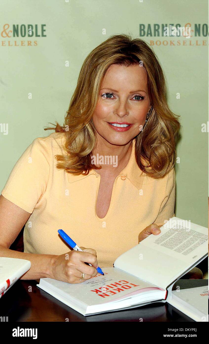 Oct. 14, 2001 - .K43442AR.CHERYL LADD BOOK SIGNING HER NEW BOOK ...