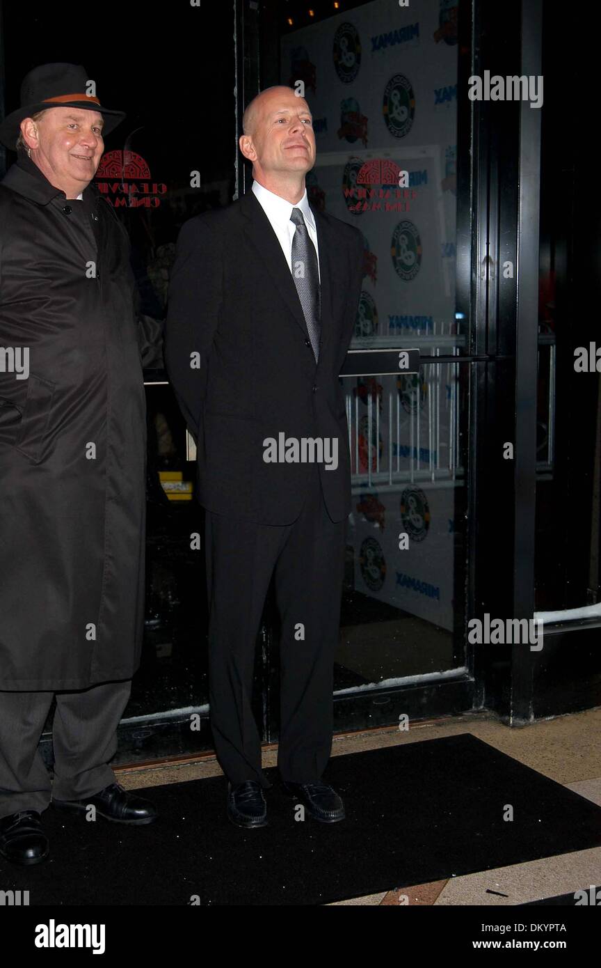 Jan. 22, 2002 - K42118AR.HOSTAGE PREMIERE.AT THE ZIEGFELD THEATRE IN ...