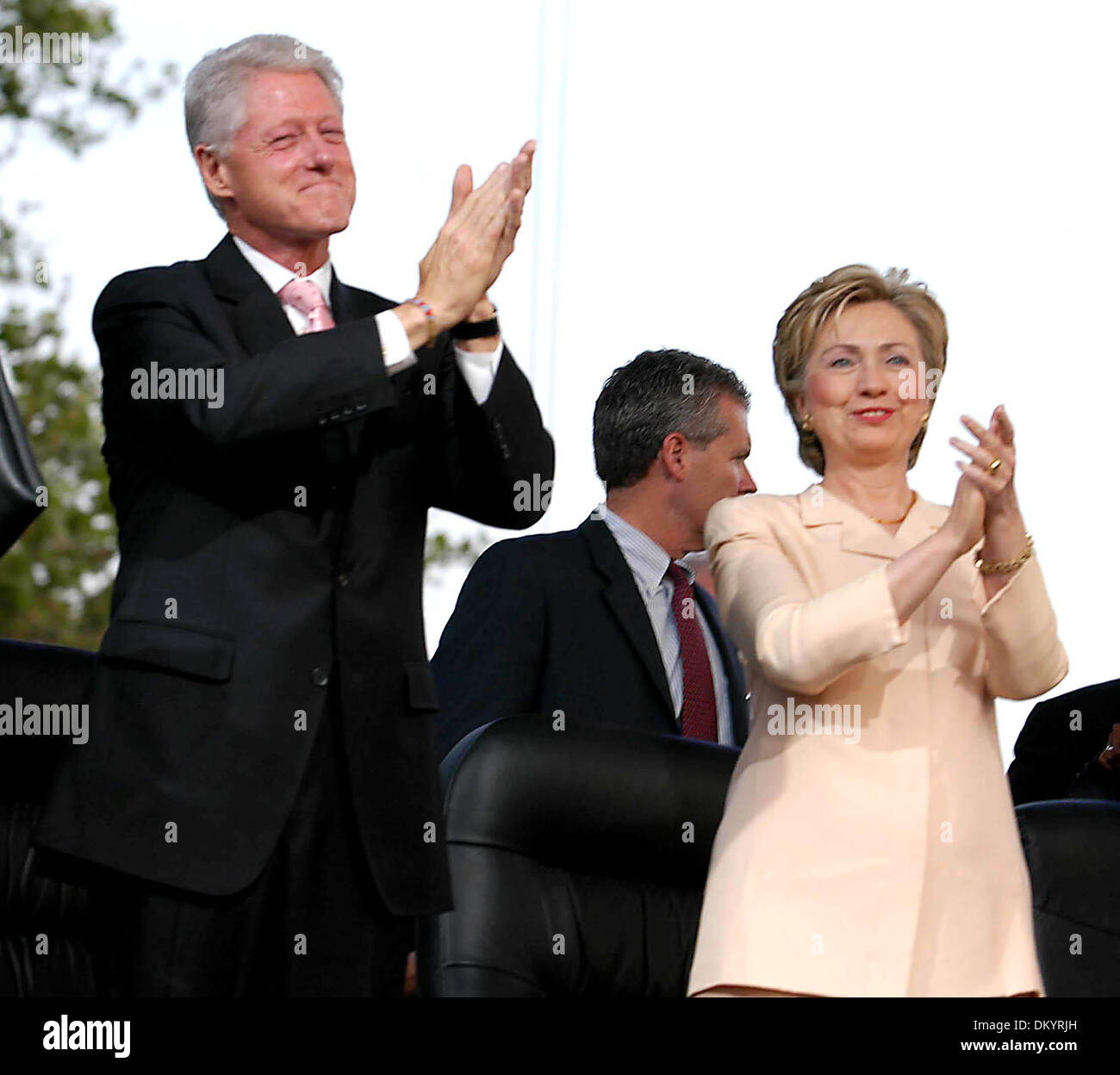 Bill and hillary clinton 2002 hi-res stock photography and images - Alamy