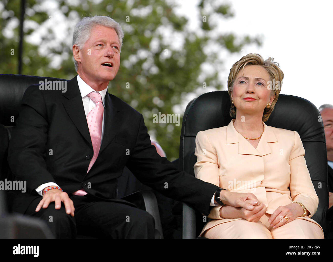 Bill and hillary clinton 2002 hi-res stock photography and images - Alamy