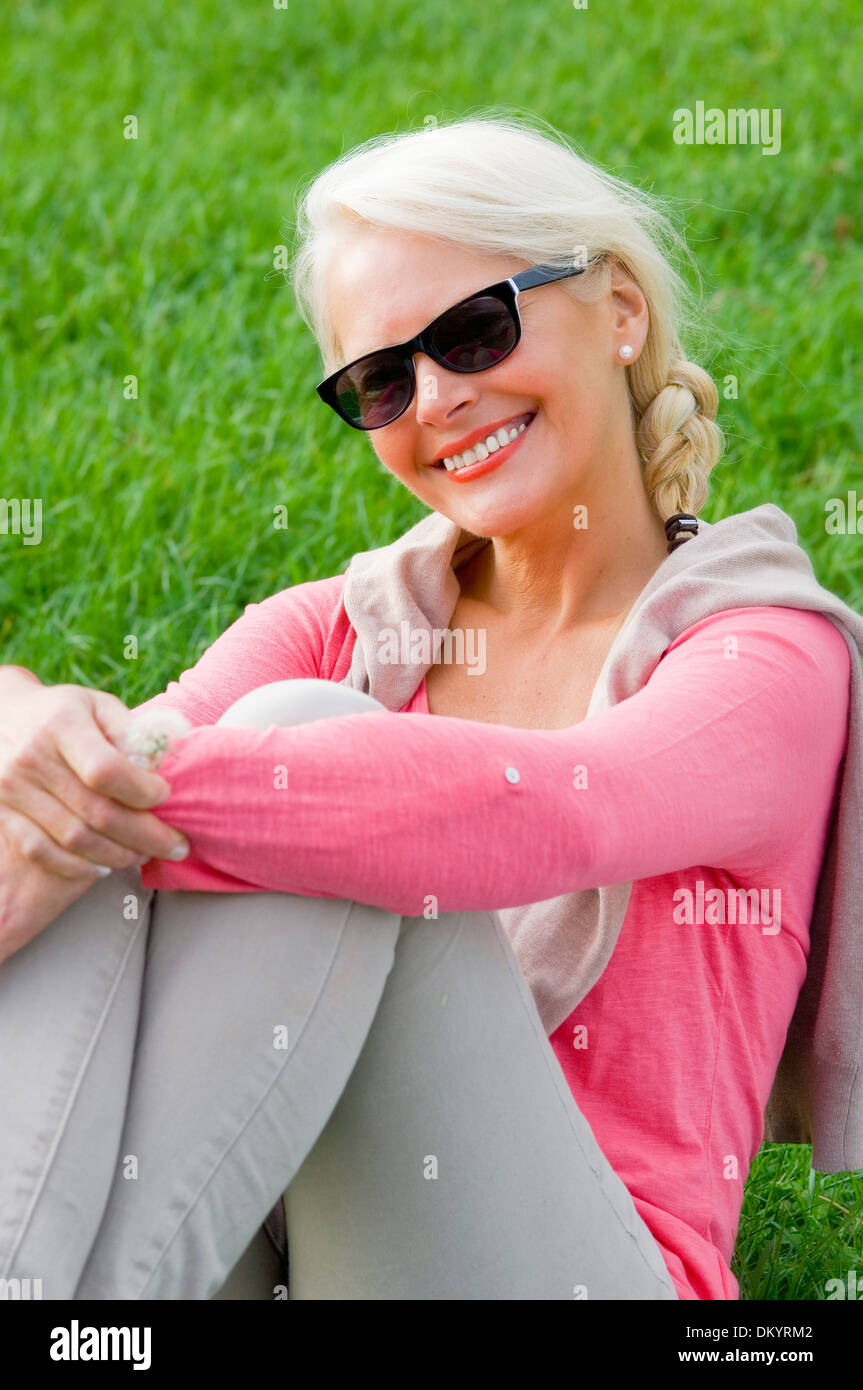 Elderly sitting outdoors hi-res stock photography and images - Alamy