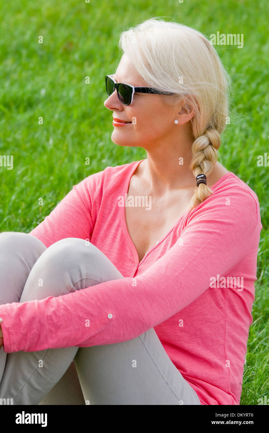 Elderly sitting outdoors hi-res stock photography and images - Alamy