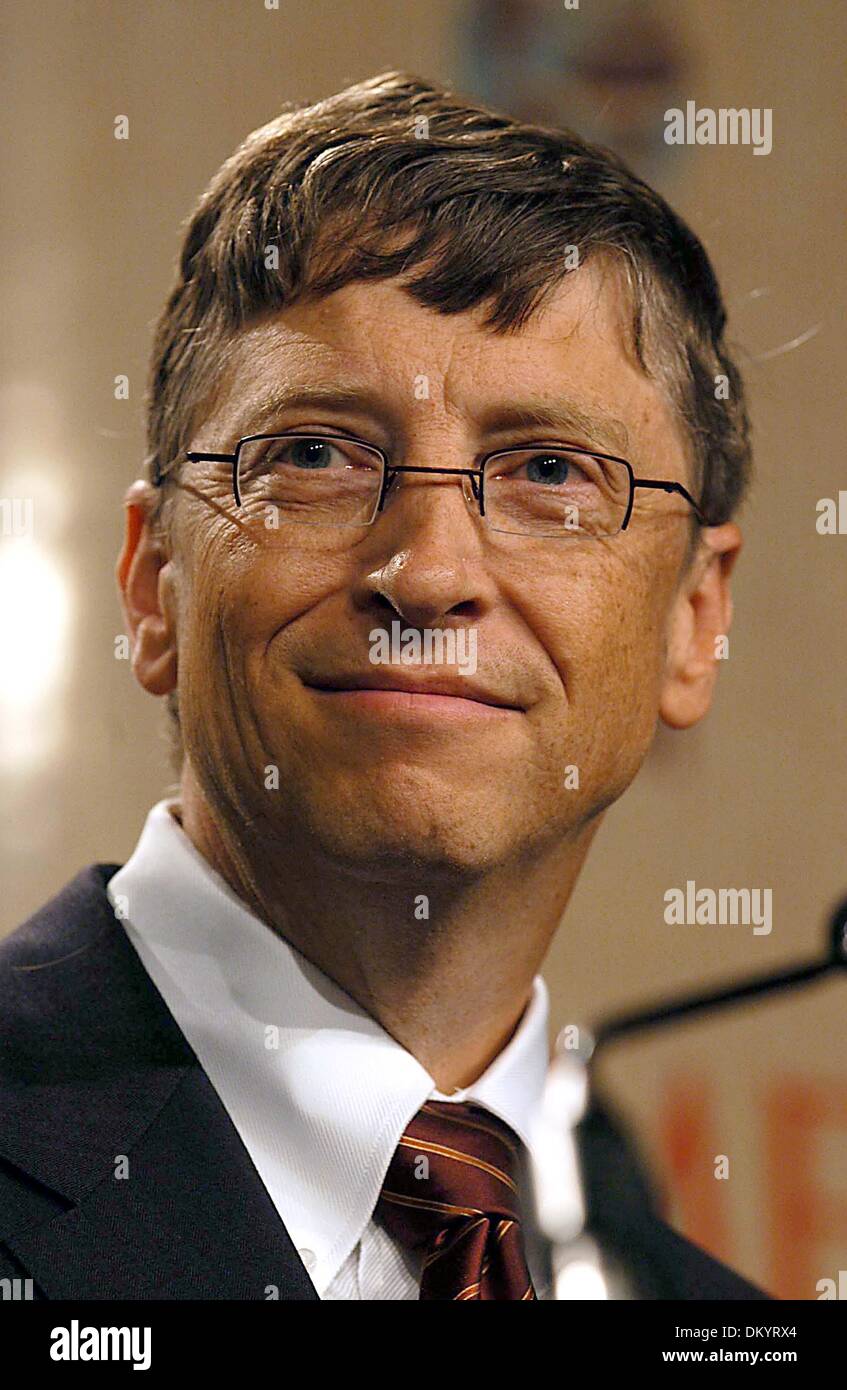 Sept. 18, 2002 - New York, NEW YORK - BILL GATES AS CO-FOUNDER OF THE ...