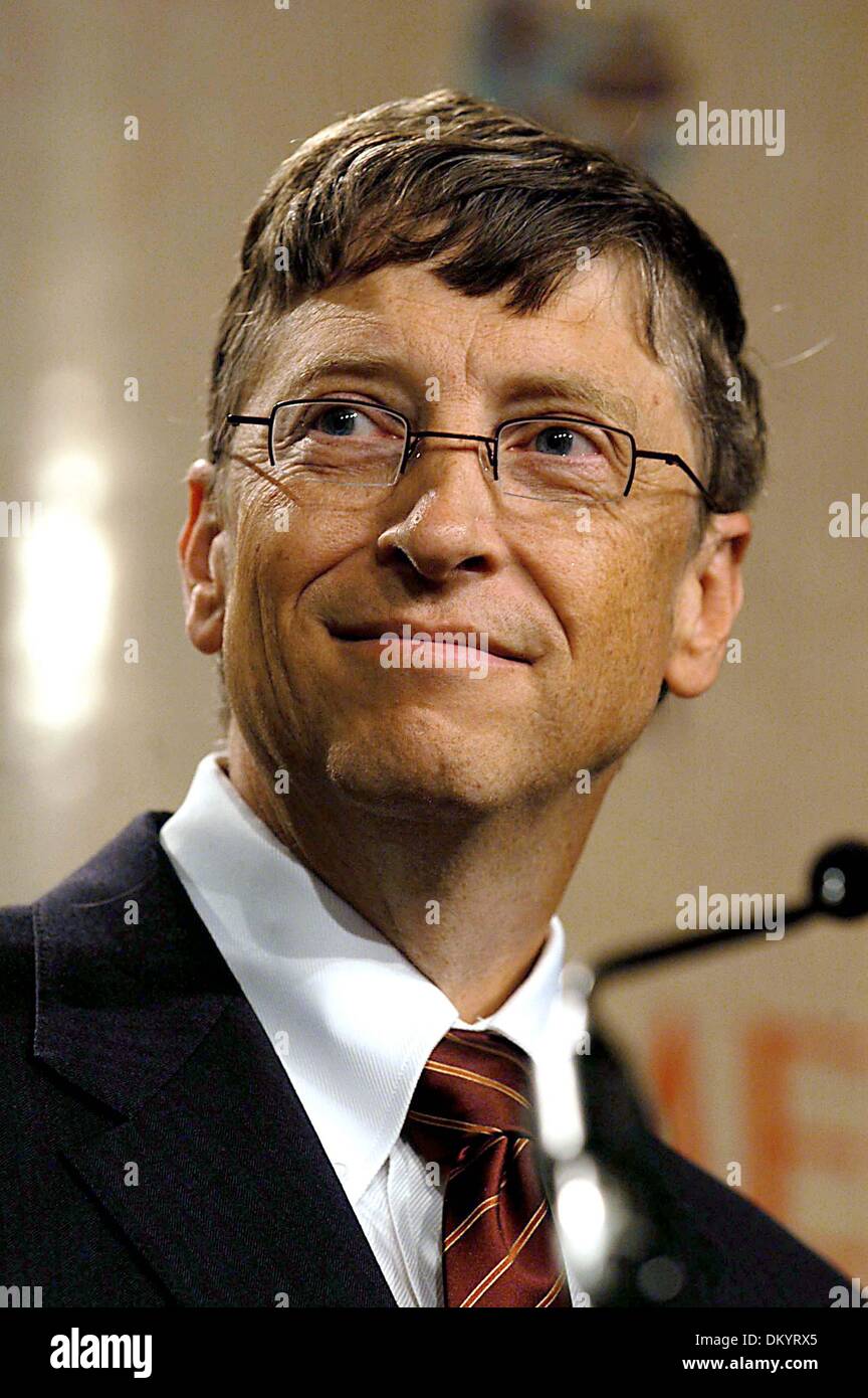 Sept. 18, 2002 - New York, NEW YORK - BILL GATES AS CO-FOUNDER OF THE ...