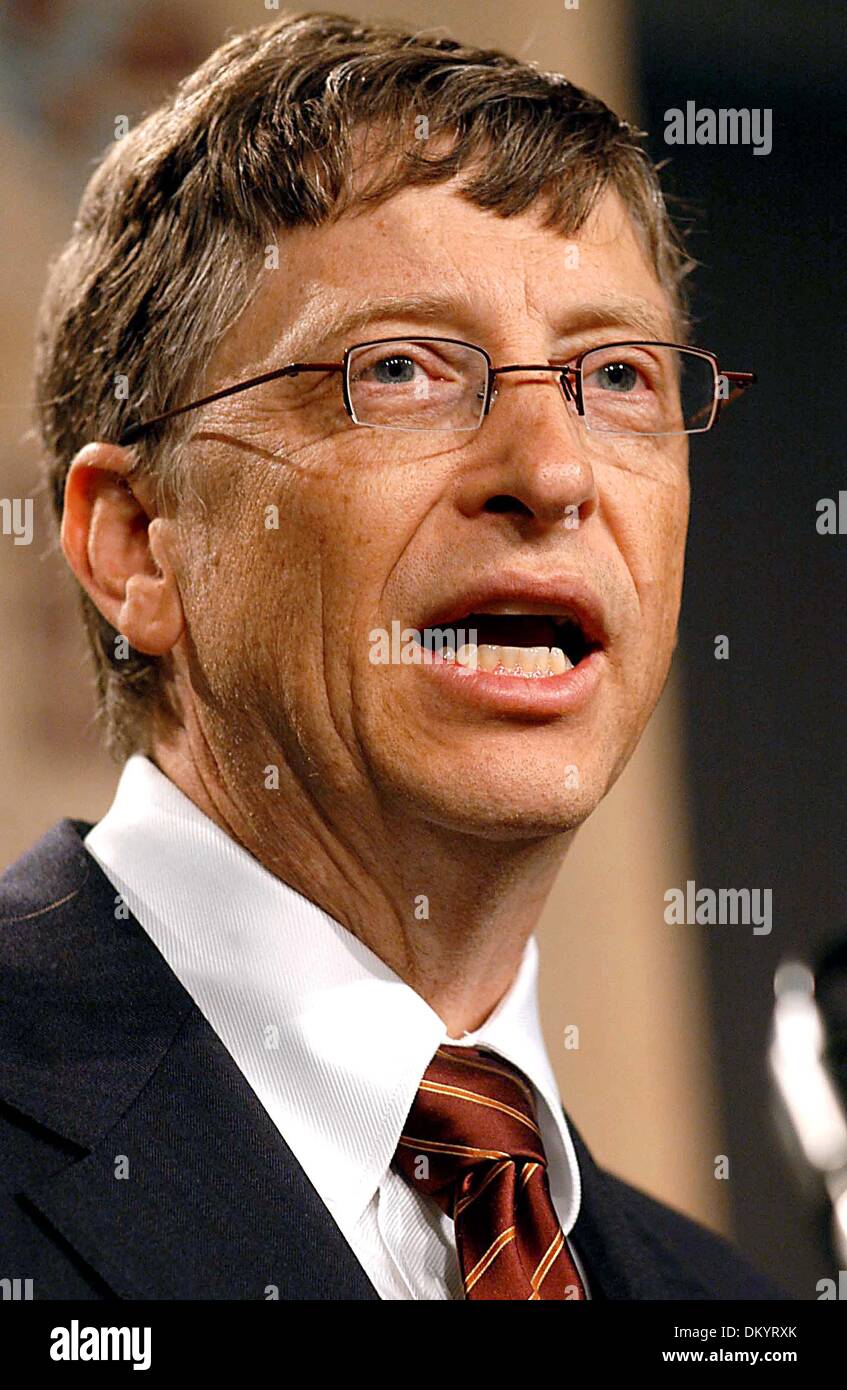 Sept. 18, 2002 - New York, NEW YORK - BILL GATES AS CO-FOUNDER OF THE ...