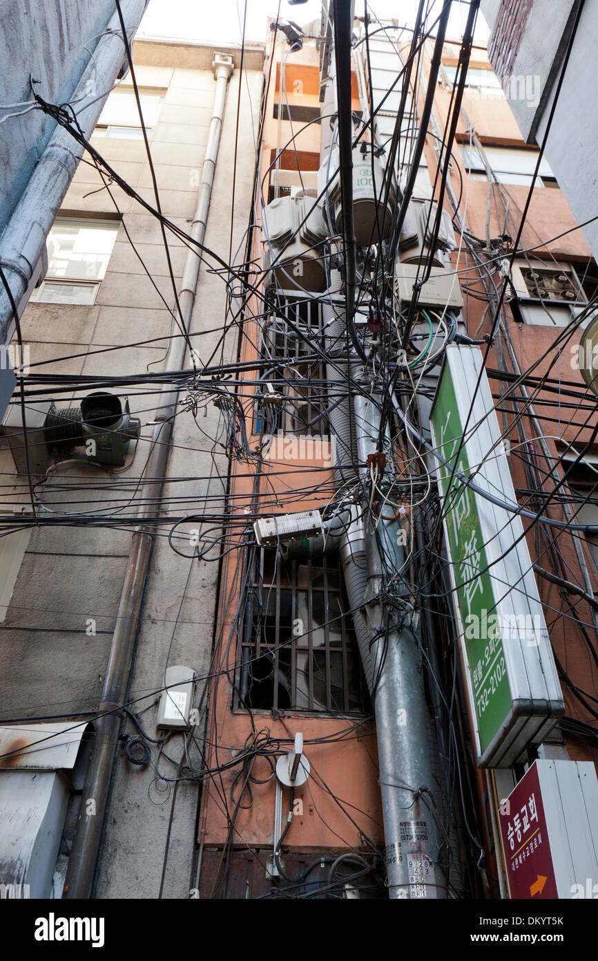 Utility wires hi-res stock photography and images - Alamy