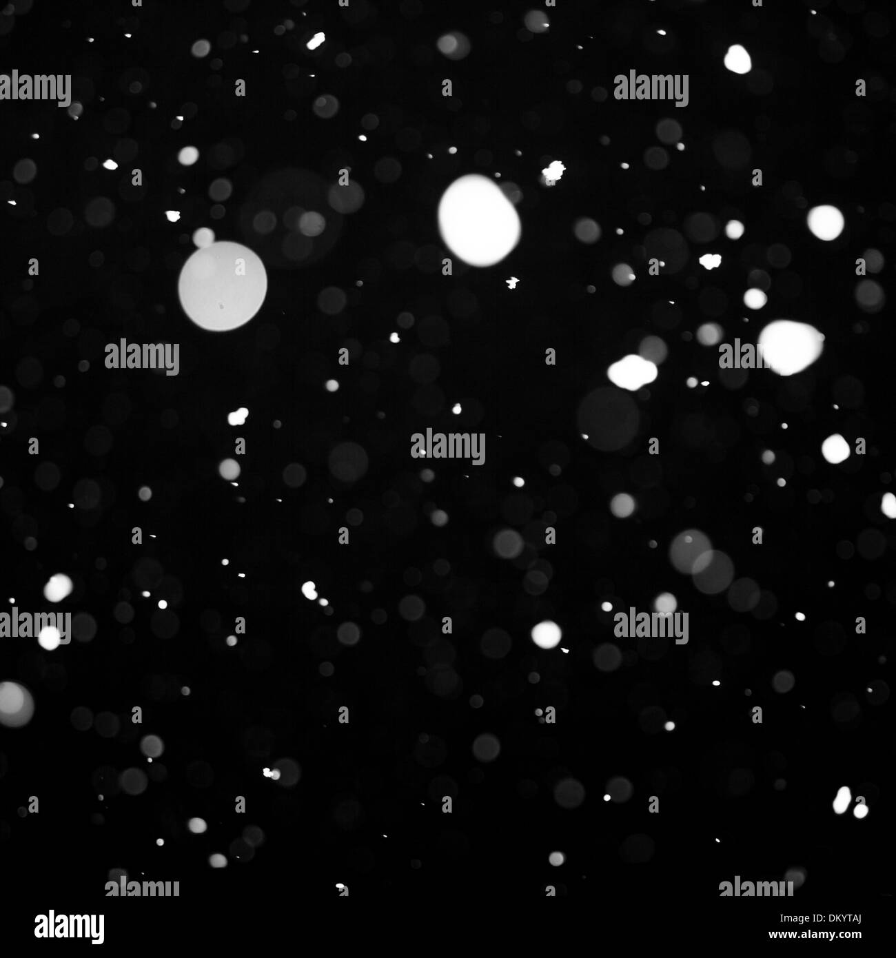 Snow background - snowflakes over night dark sky Stock Photo - Alamy