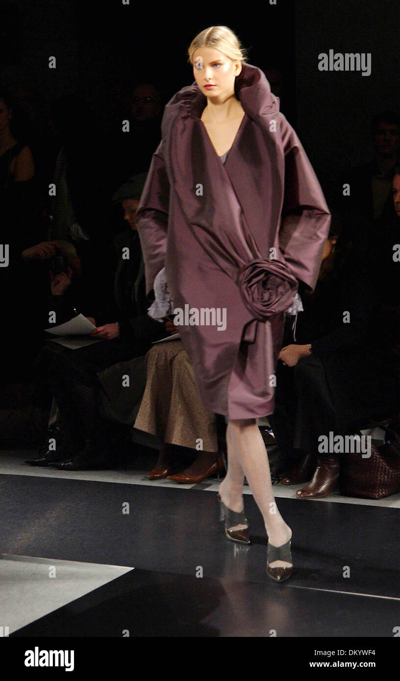 Model fall 2001 hi-res stock photography and images - Alamy