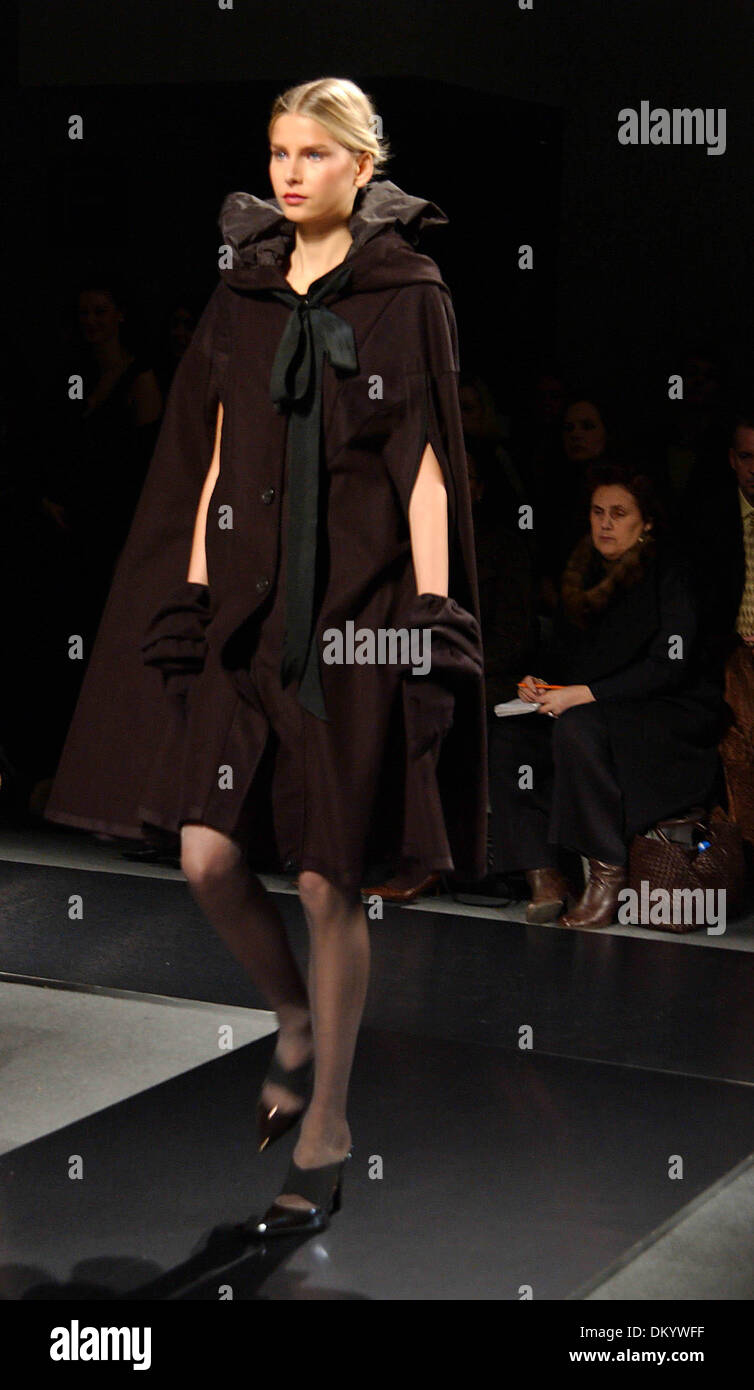 Model fall 2001 hi-res stock photography and images - Alamy