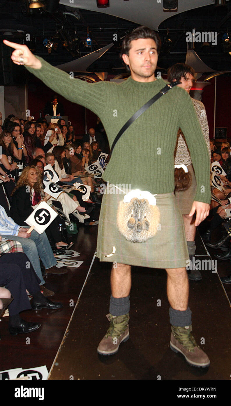 Aug. 27, 2001 - K42613AR.( RUNWAY ) FOR '' DRESSED TO KILT '' BRINGS ...