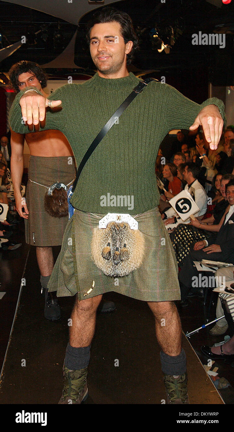 Aug. 27, 2001 - K42613AR.( RUNWAY ) FOR '' DRESSED TO KILT '' BRINGS ...