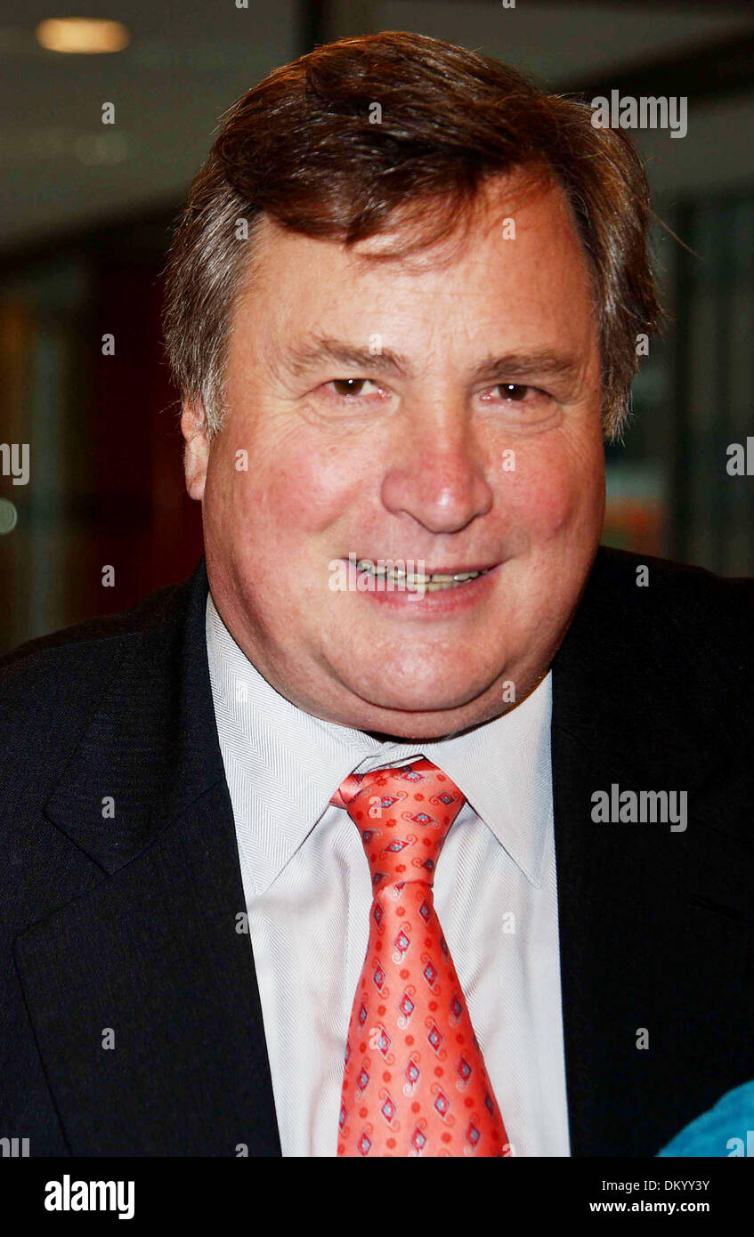 Mar. 3, 2002 - New York, NEW YORK - Dick Morris and wife, Eileen McGann ...