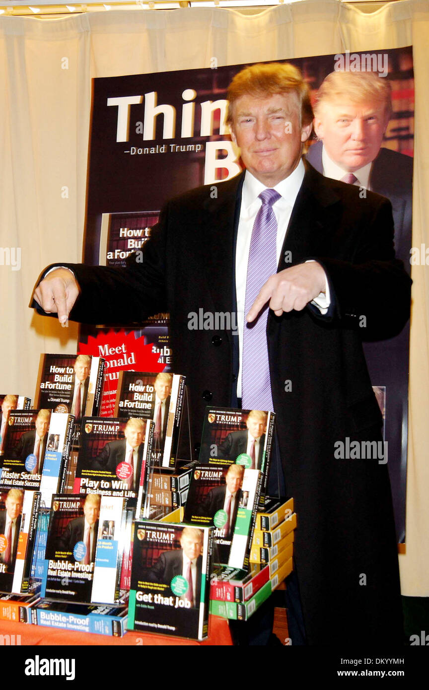 June 2, 2002 - New York, NEW YORK - K46348AR.DONALD TRUMP SIGNS COPIES ...
