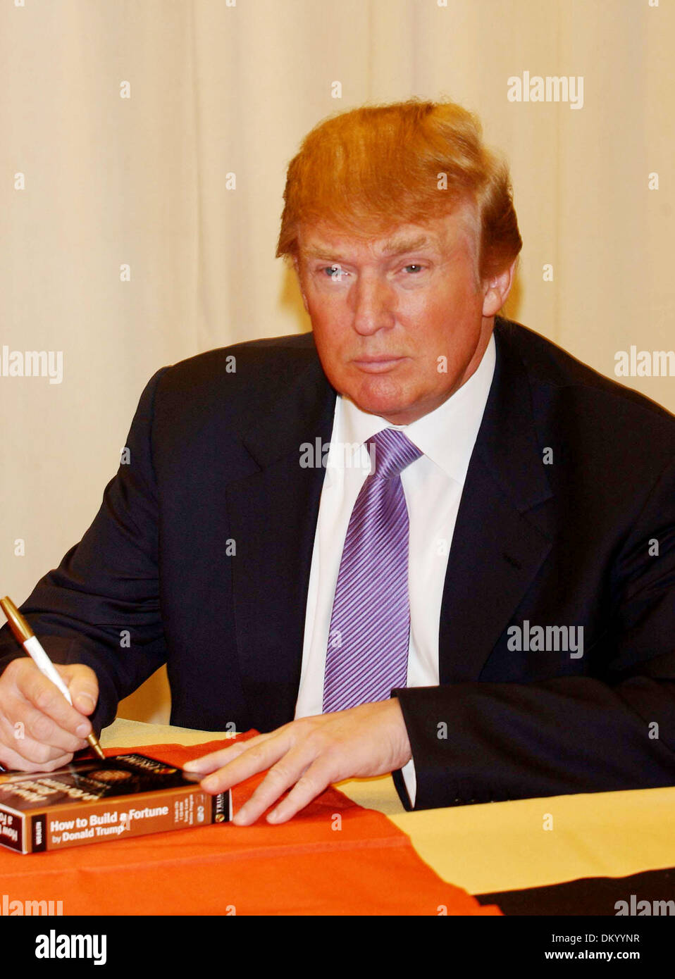 June 2, 2002 - New York, NEW YORK - K46348AR.DONALD TRUMP SIGNS COPIES ...