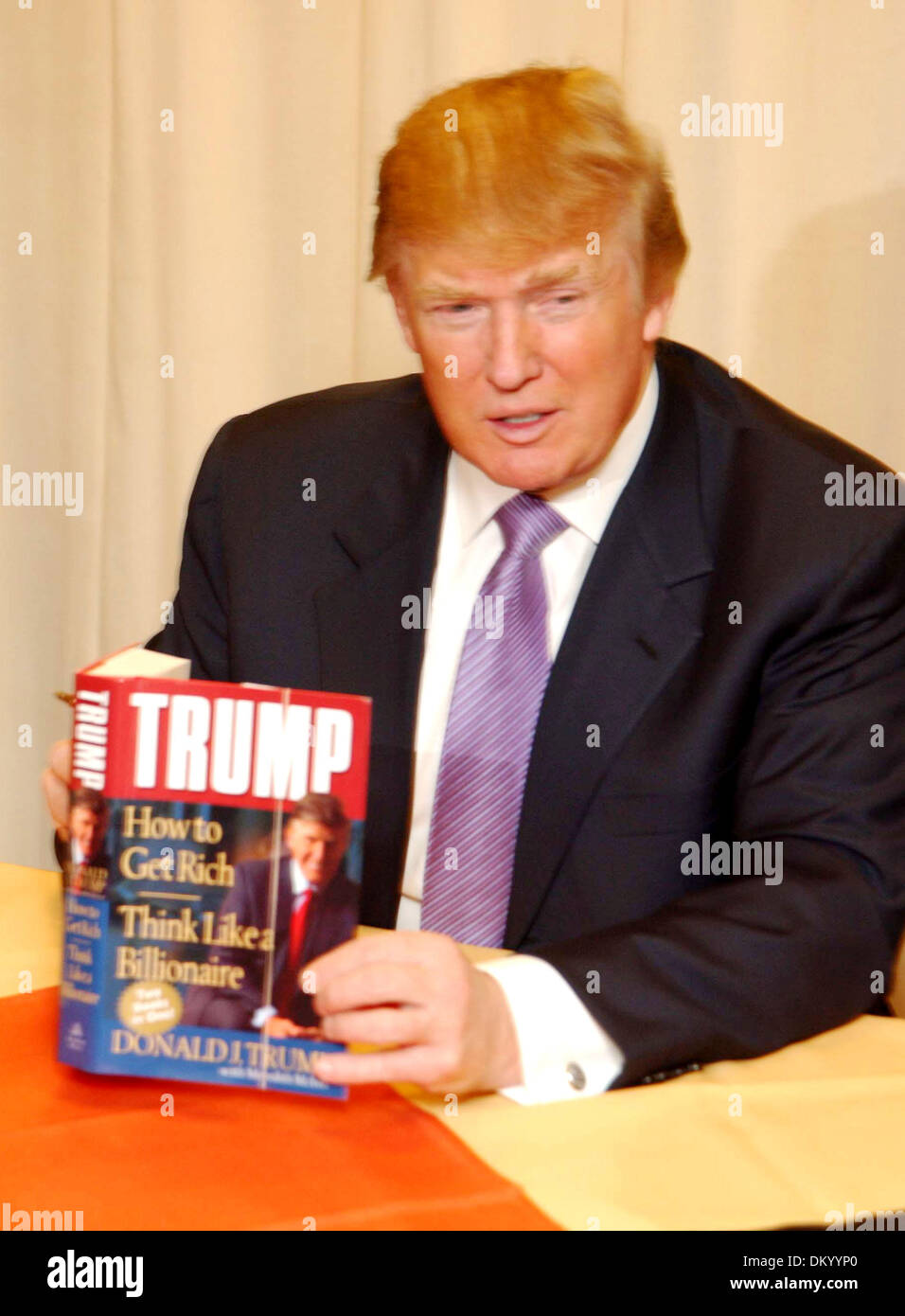 June 2, 2002 - New York, NEW YORK - K46348AR.DONALD TRUMP SIGNS COPIES ...