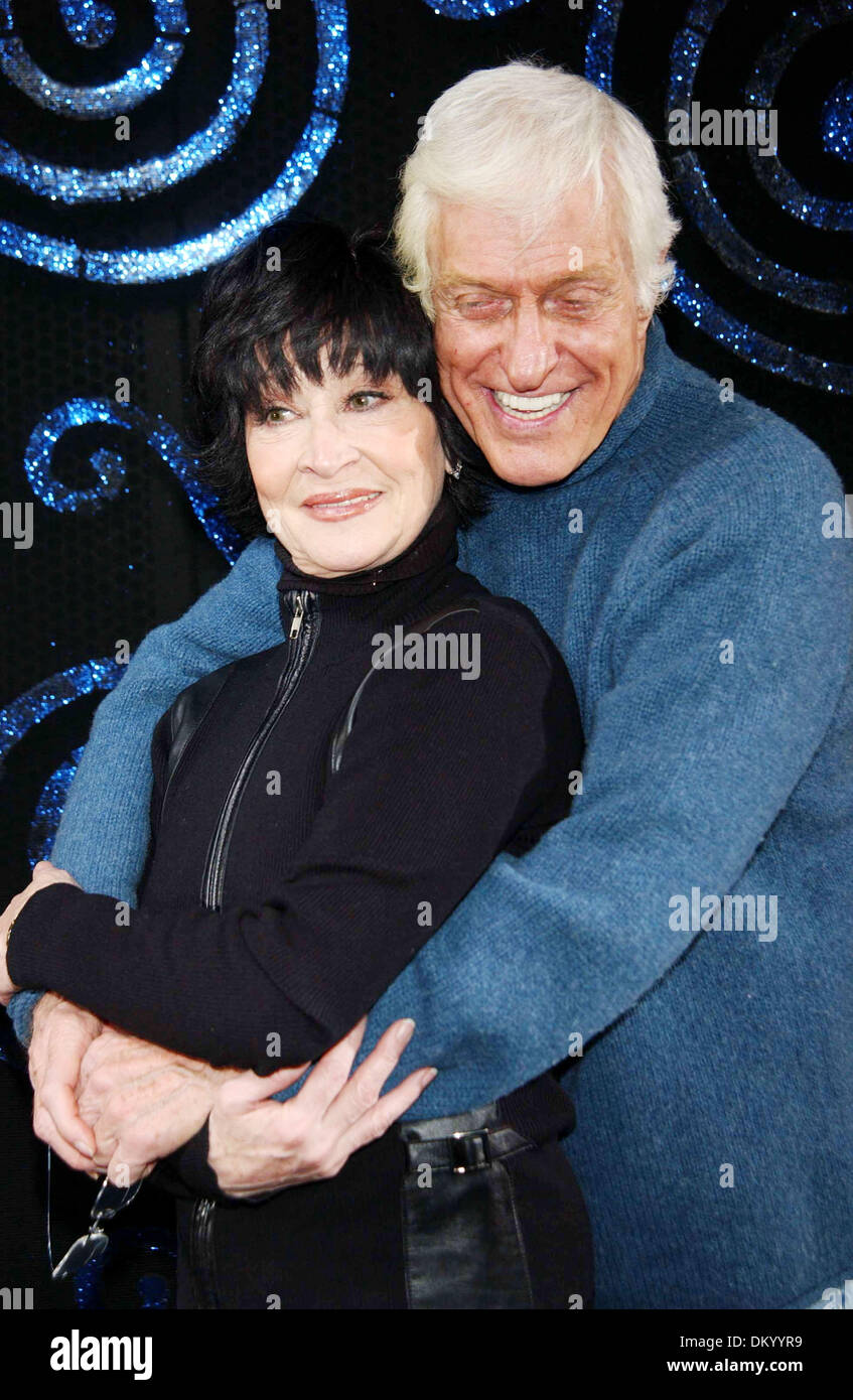 June 16, 2002 - New York, NEW YORK - DICK VAN DYKE AND CHITA RIVERA ...