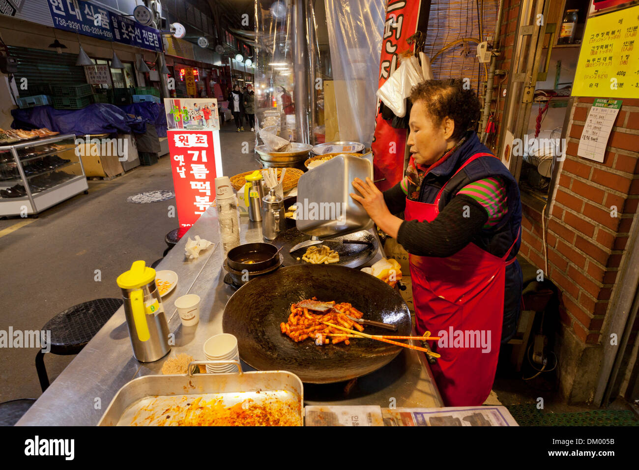 Tteokbokki seoul hi-res stock photography and images - Alamy