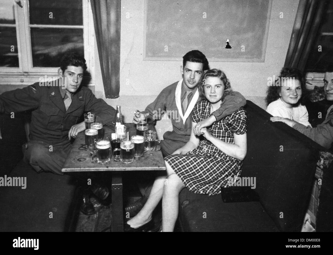 After the end of the war in 1945 - US-American soldiers and German ...