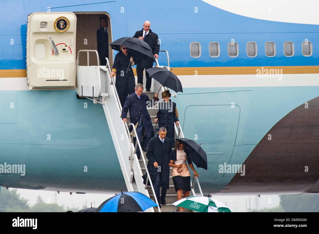 Barack obama mandela funeral hi-res stock photography and images - Alamy