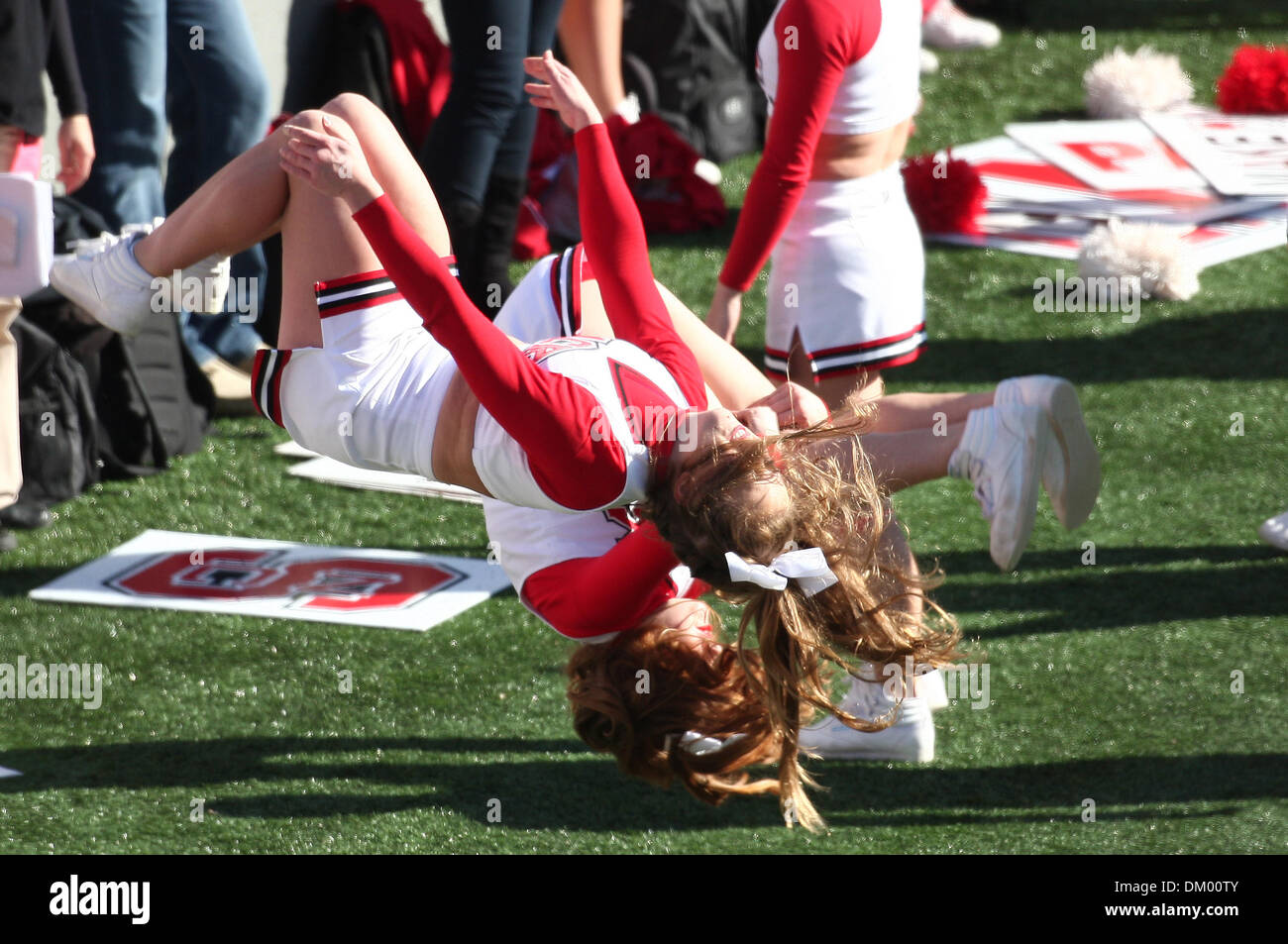Nc state cheerleaders hi-res stock photography and images - Alamy