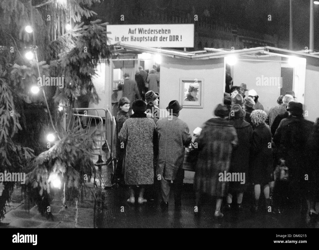 1965 berliner mauer hi-res stock photography and images - Alamy