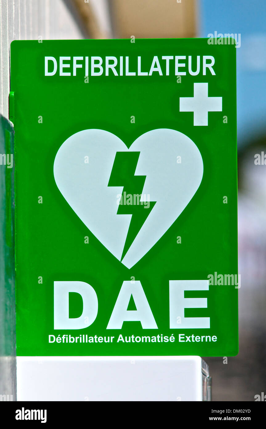 AUTOMATED EXTERNAL DEFIBRILLATOR Stock Photo - Alamy