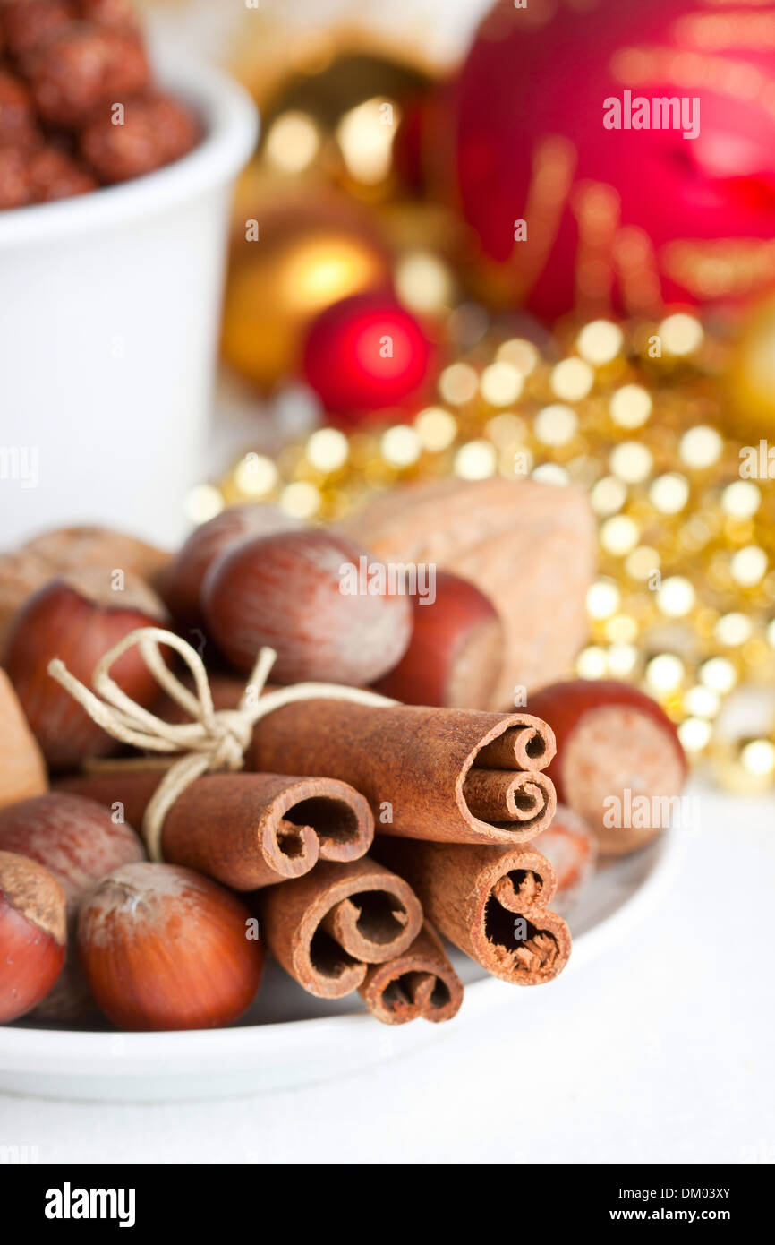 Golden christmas ball shallow hi-res stock photography and images - Alamy