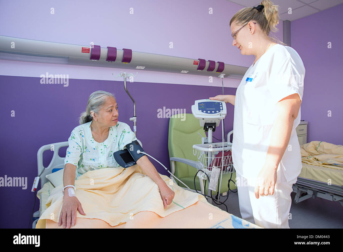 Diabetes hospital bed hi-res stock photography and images - Alamy